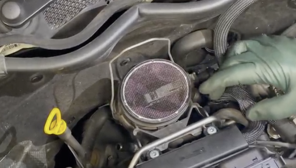 M112 V6 M113 V8 Mass Airflow Sensor MAF Removal and Cleaning | Product | MercedesSource.com